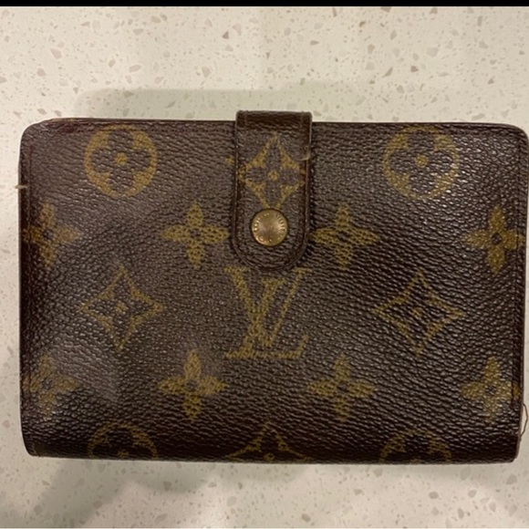 Louis Vuitton | Bags | Authentic Louis Vuitton Wallet With Coin Purse ...